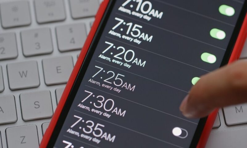 How To Prevent Employees From Forgetting To Clock In at Work